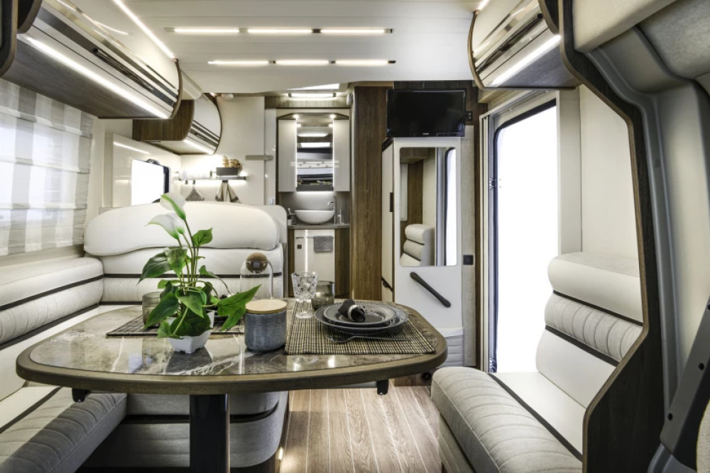 Julz | Roam N' Roost Luxury Top of Range Motorhome for Hire