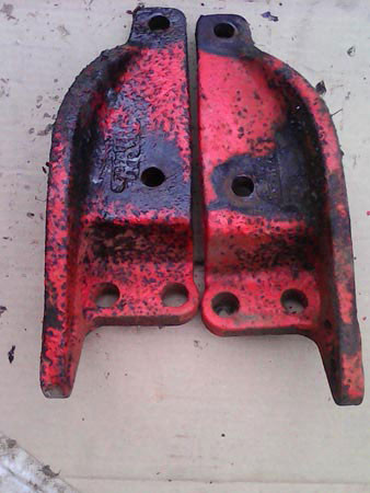 International 275/434 etc check chain brackets | Pocock