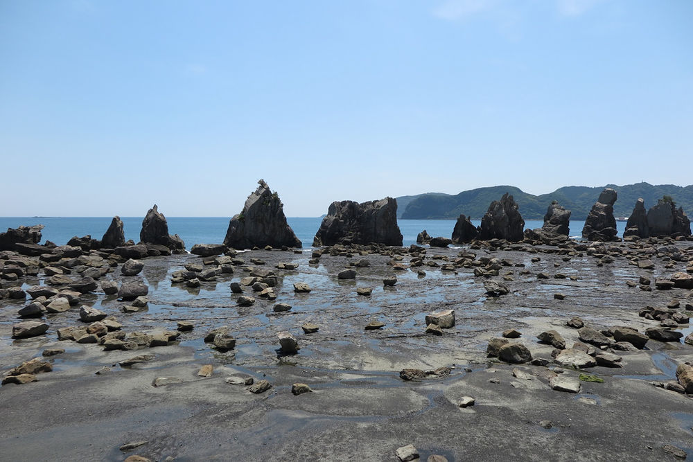 'Hashigui-Iwa' in Kushimoto Town, Wakayama Prefecture, is a group of ...