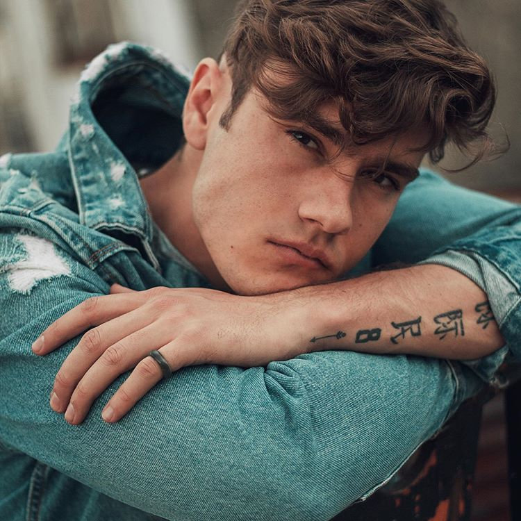 Jason Romo es ‘Cobra’ en 'Los Elegidos’, el nuevo galán juvenil