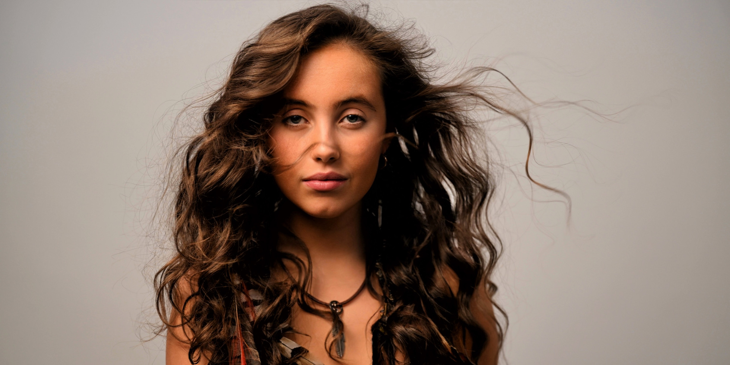 Singer Songwriter | Isabella Coulstock