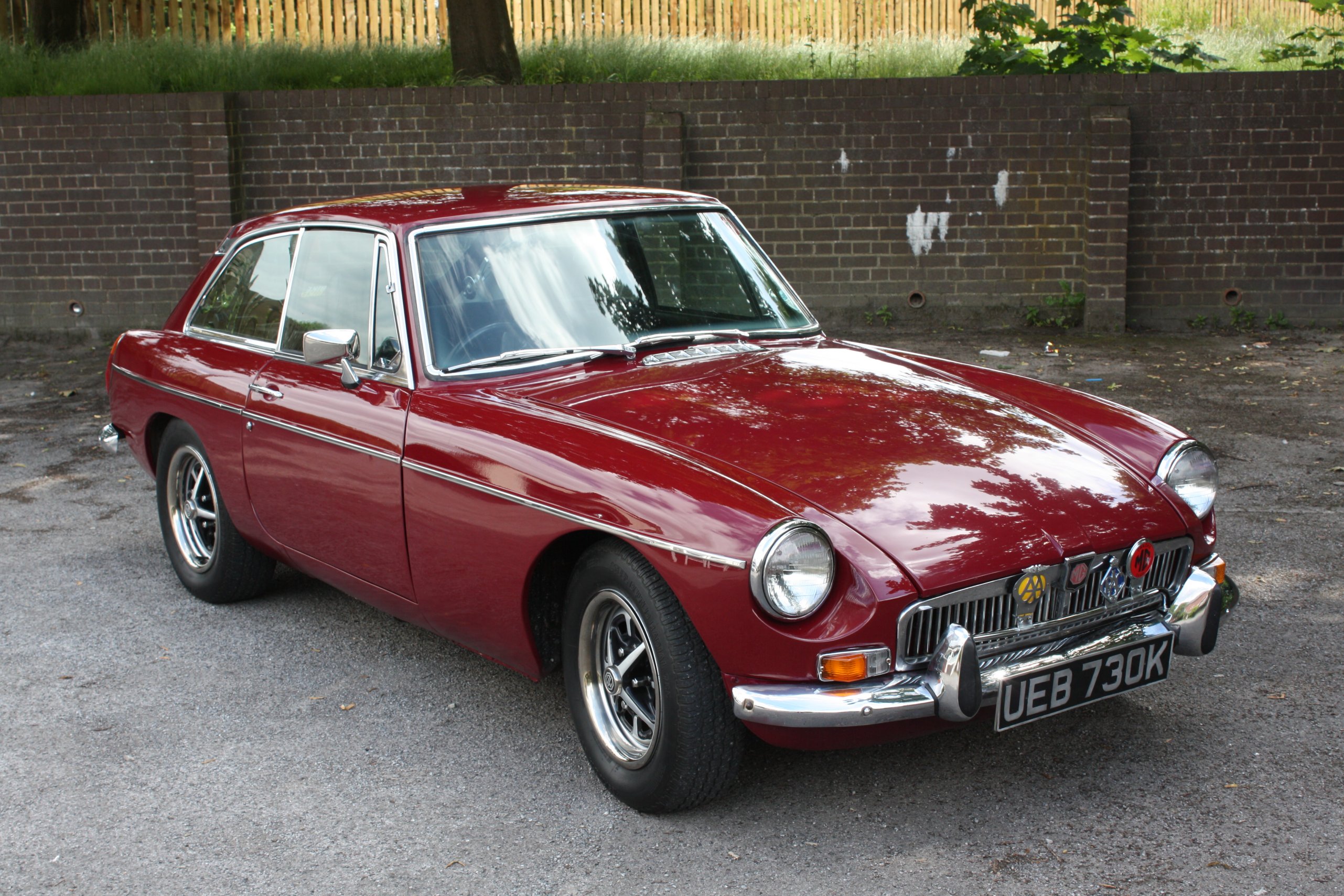 MGB GT - Damask Red | rmc-classics