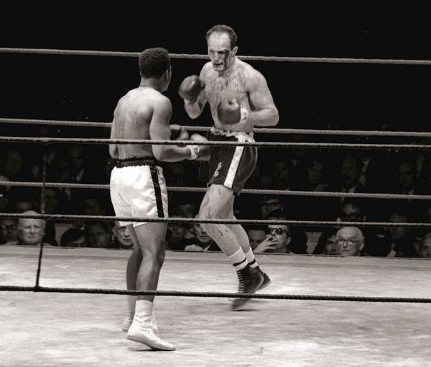 Muhammad Ali Vs Henry Cooper no Estádio de Wembley em 1963