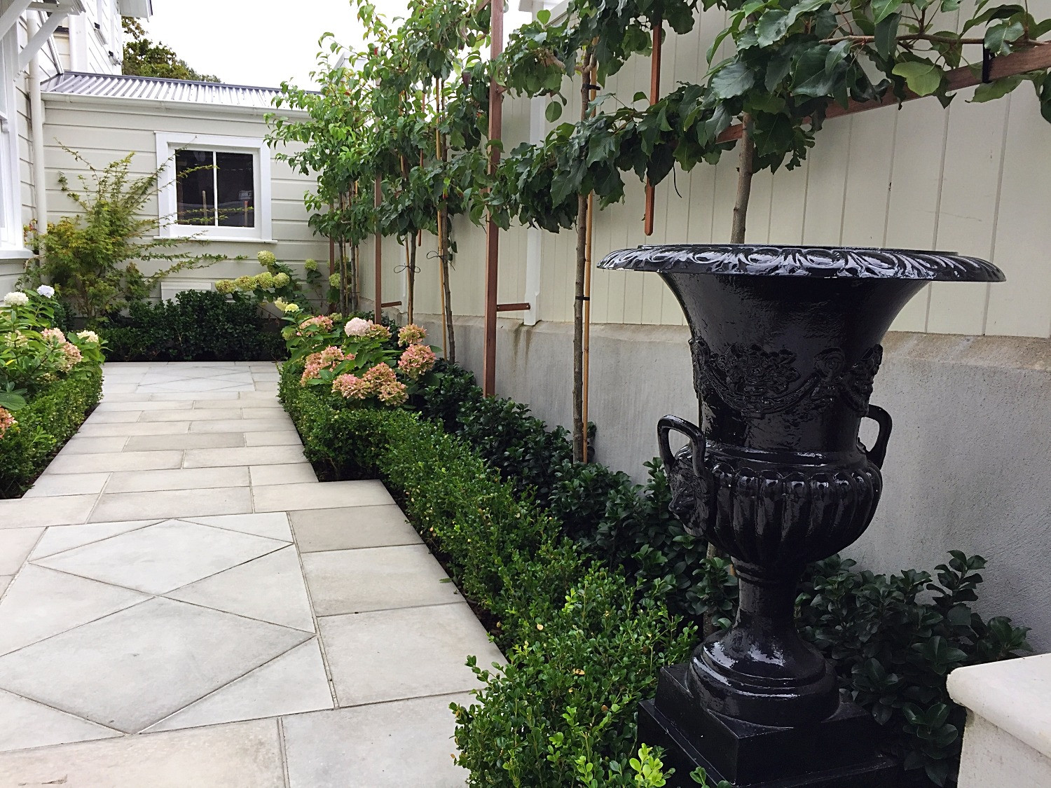 Beautiful front garden & courtyard