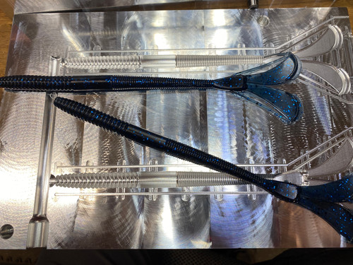 Magnum Worm mold 10" | Kearby Design & Manu