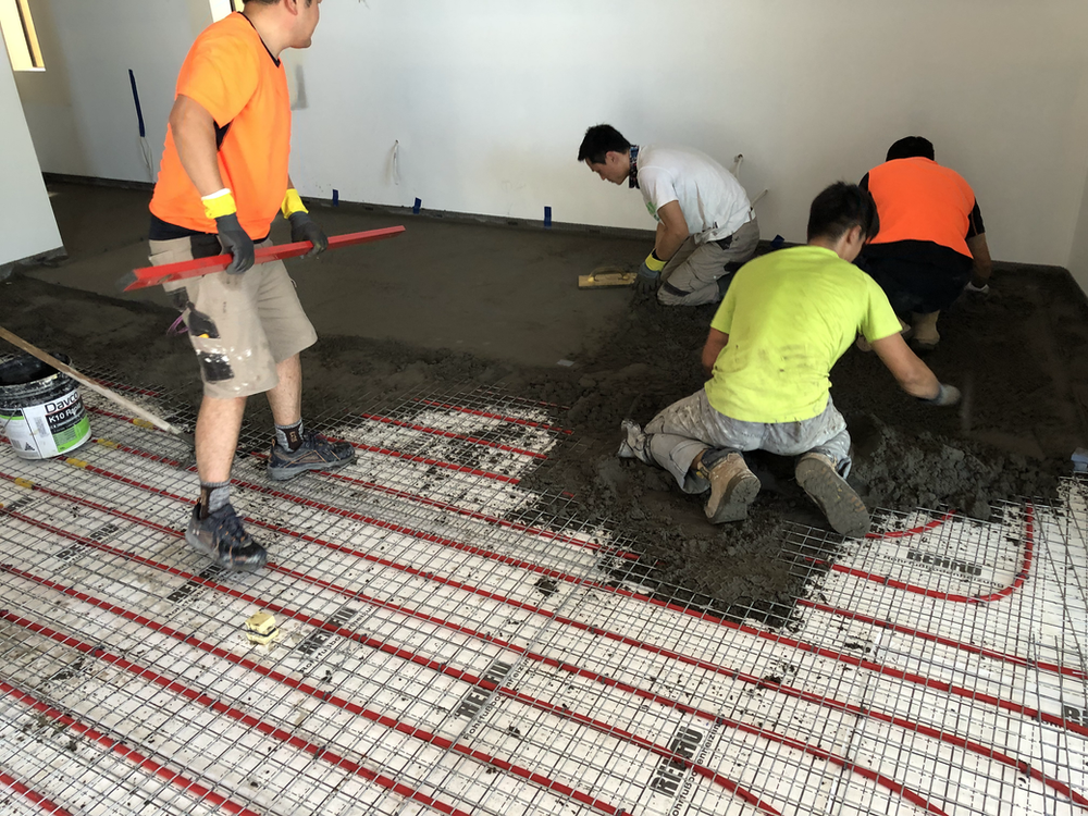 What is an insulated floating screed floor?