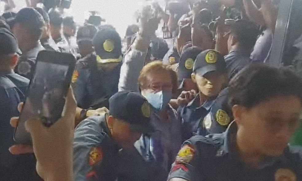 De Lima, pinayagan nang magpiyansa De Lima, pinayagan nang magpiyansa