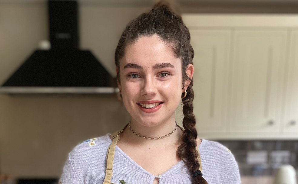 The Cake Decorating Co. and GBBO’s Freya Cox team up for Veganuary 2022