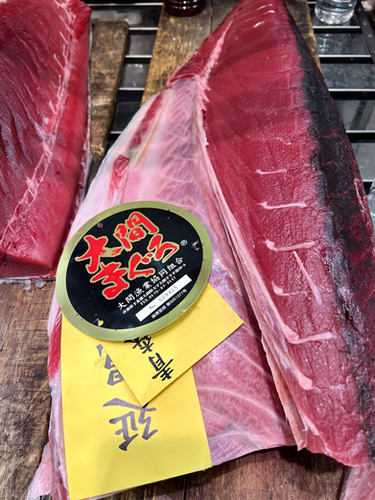 Purchase of raw bluefin tuna blocks | 東京旅先案内人