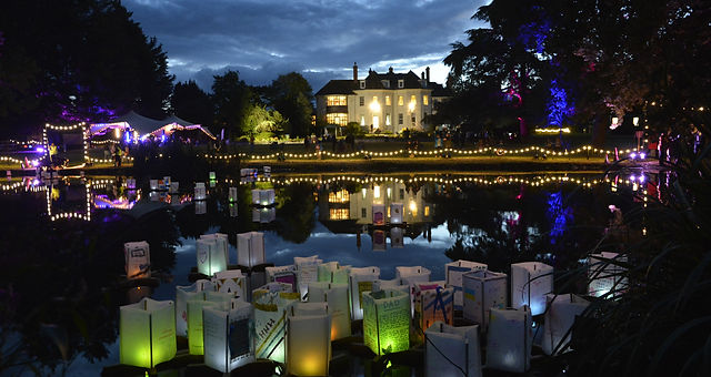 floating lanterns england