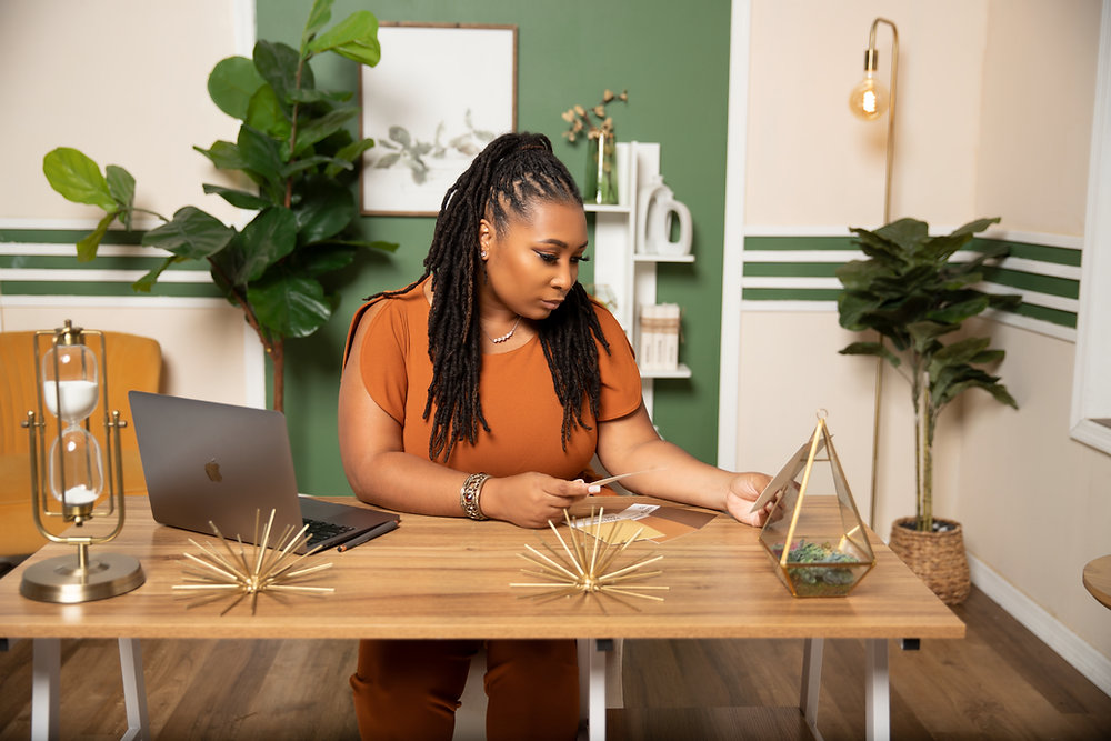 5 Reasons you should hire a Professional Graphic Designer.