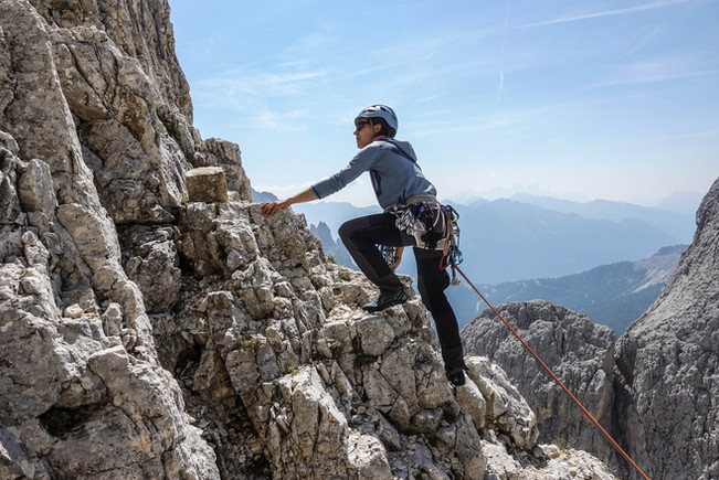 Alpiene rotsklimstage met berggids