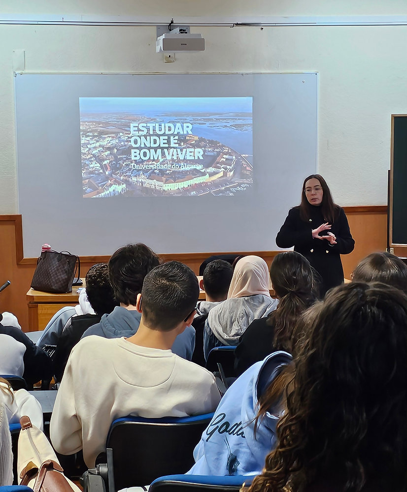 Alunos do 9.º ano da Escola Básica Dr. José de Jesus Neves Júnior ...