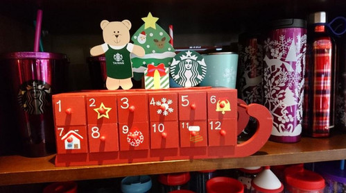 New Starbucks Taiwan CHRISTMAS SLED Calendar Gummy Candy Boxed | starbucks