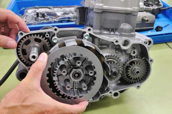 How clutchless shifting works on motorcycles?