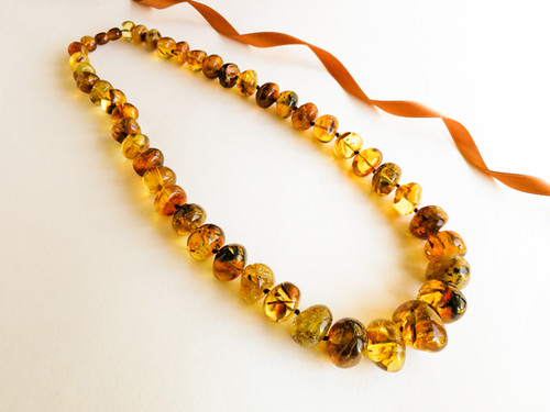 Large green/cognac color natural amber nuggets necklace | Amber by Torvela