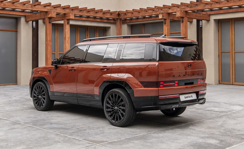 Hyundai Reveals Radically Transformed New Santa Fe