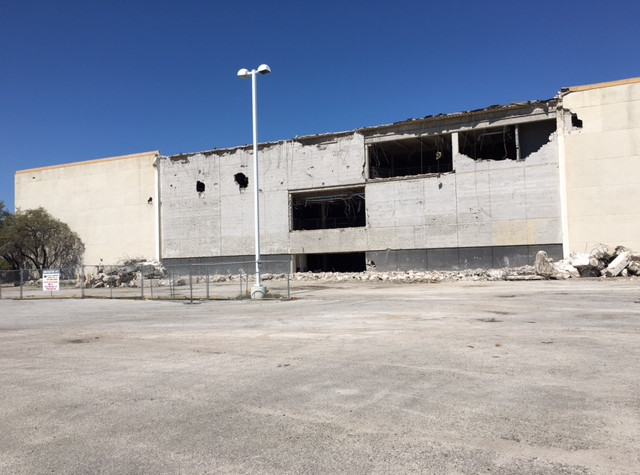 Valley View Mall Demolition in Dallas, TX | LLOYD NABORS DEMOLITION