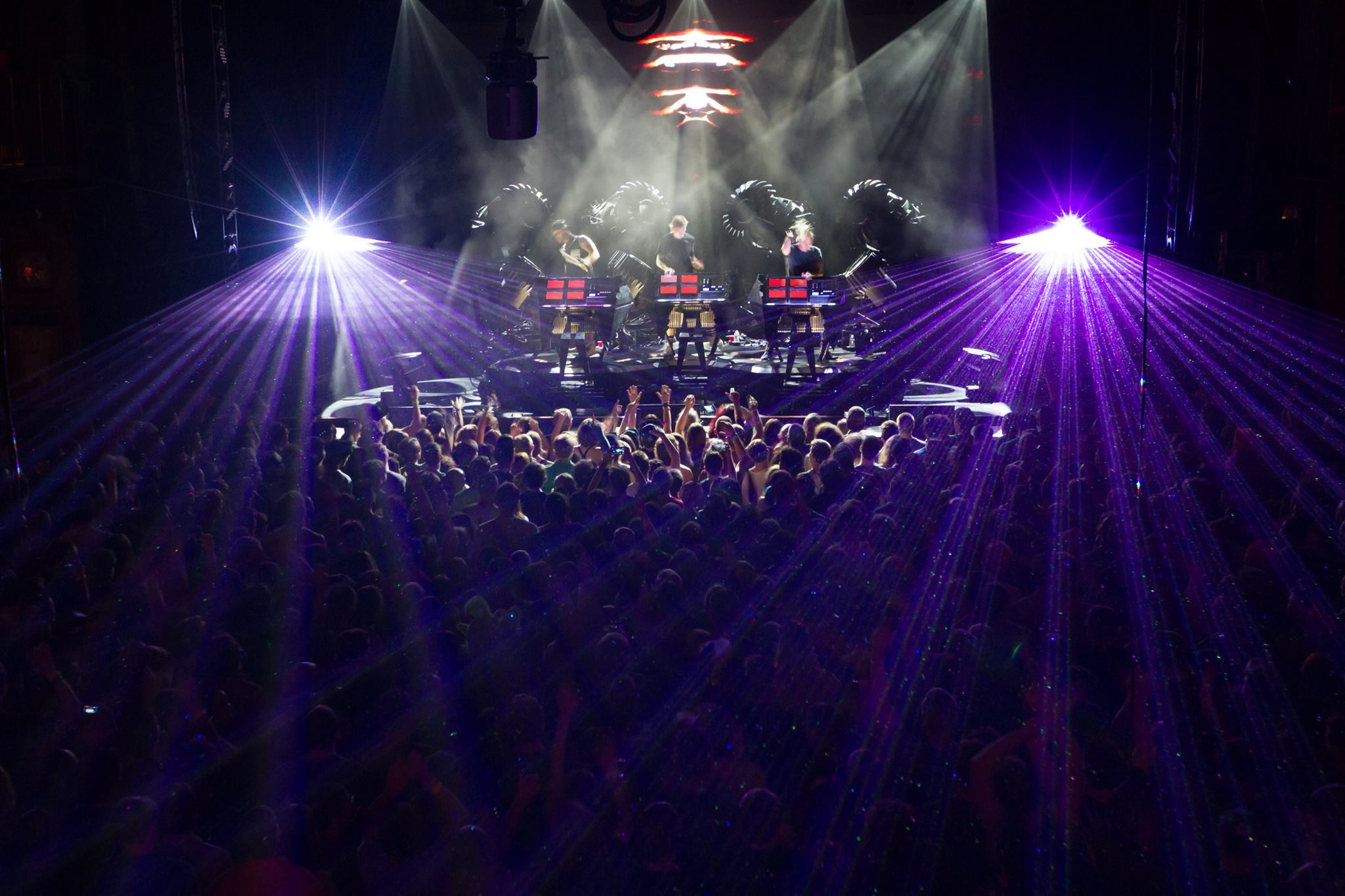 Professional Laser Beam Shows | Dynamic FX