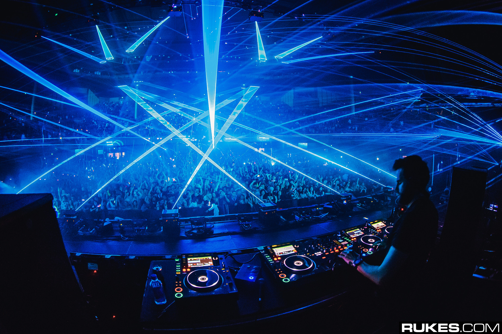 Professional Laser Beam Shows | Dynamic FX