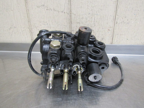KYB C0230-31052 Hydraulic Directional Control Valve 3 Spool | M.I.S ...