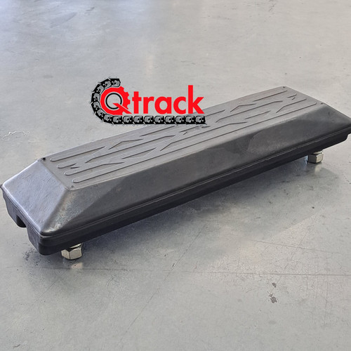 KOMATSU PC138US Bolt-On, Clip-On, Roadliner Rubber Pad | qtrack