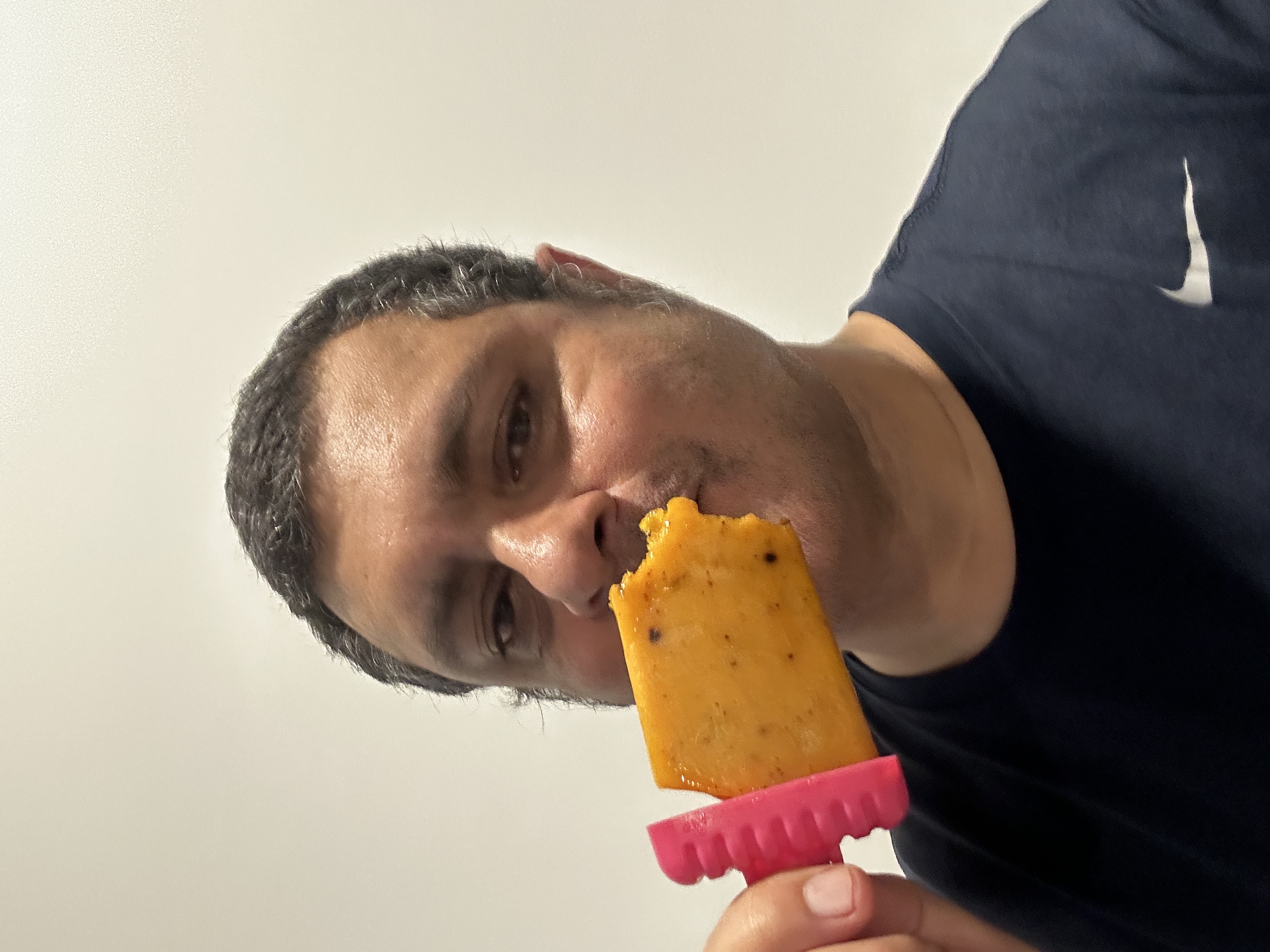 Spicy mango popsicle (Paletas de mango con chile)