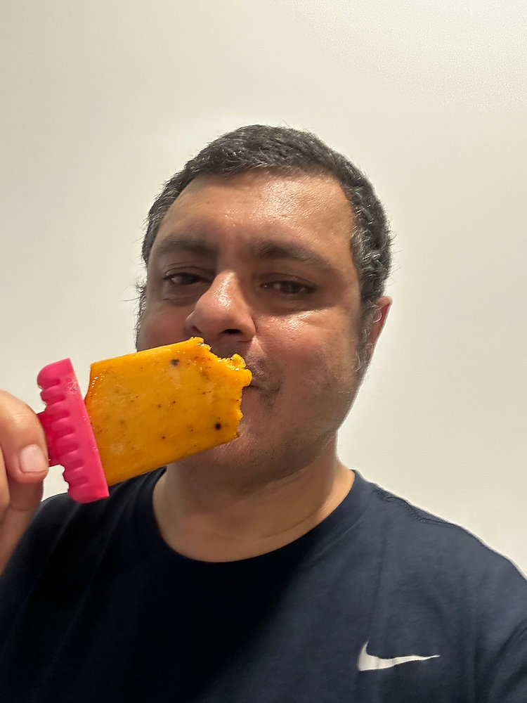 Spicy mango popsicle (Paletas de mango con chile)