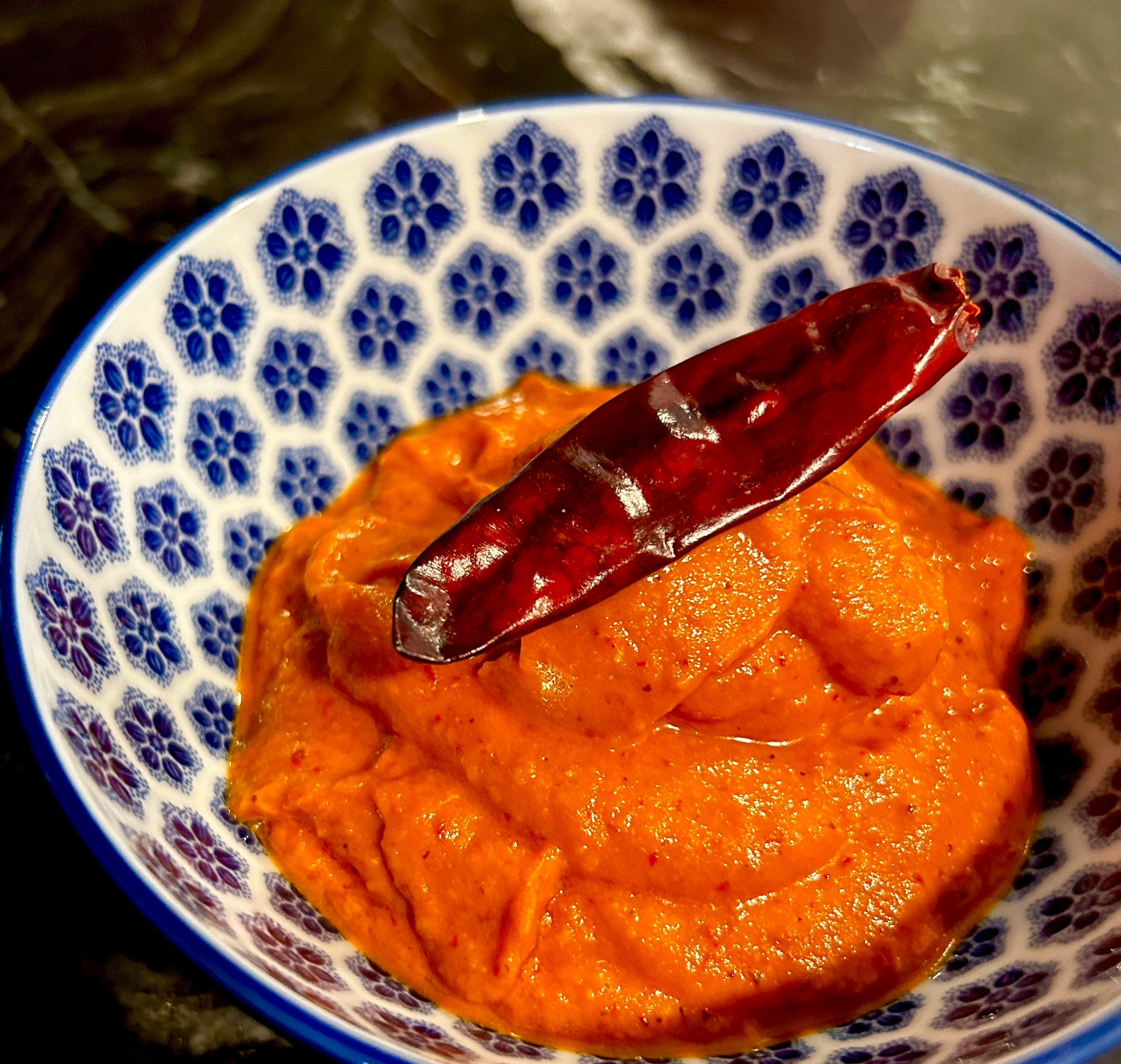 Dried red chilli chutney from Tamil Nadu (Vatral milagai chutney)