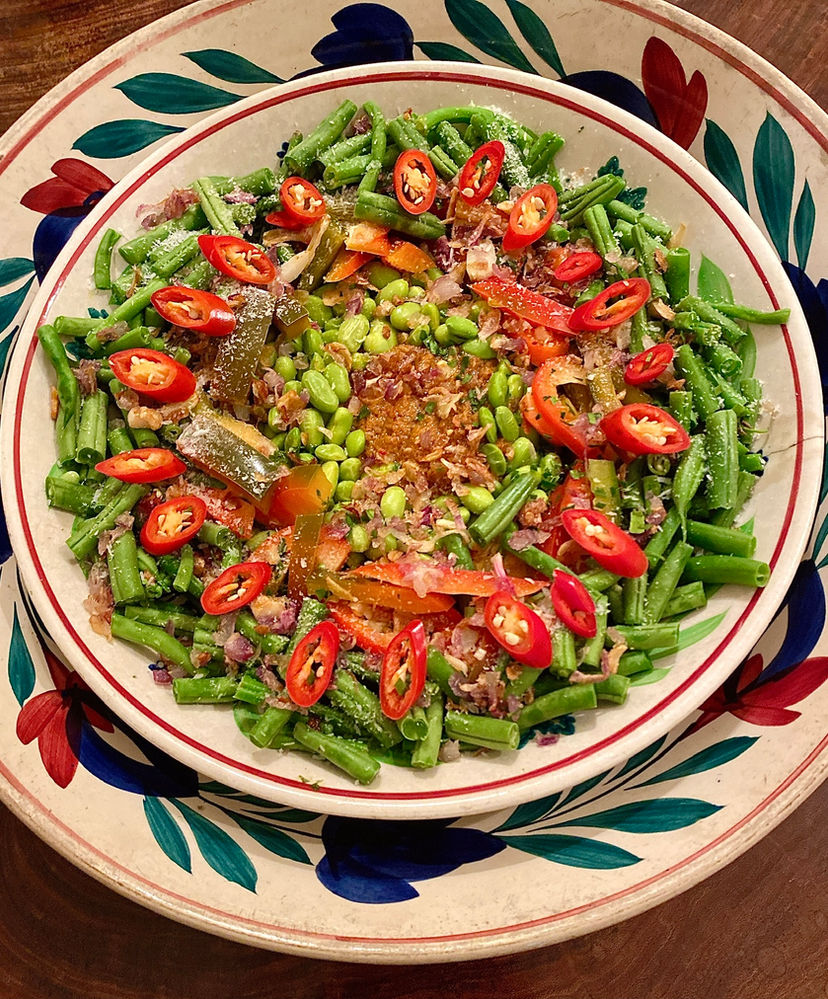 Balinese coconut lawar salad (Lawar buncis Bali)