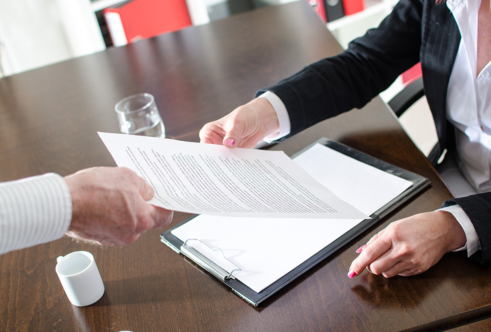 ¿DEBO ENTREGAR DOCUMENTOS ORIGINALES AL INGRESAR A UN TRABAJO?