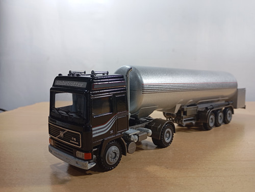 CAMION CISTERNA VOLVO F16 GLOBETROTTER | condadomarket