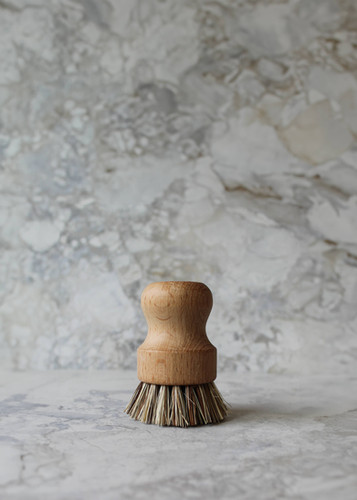 Eco-Friendly Mexican Palm Pot Cleaning Brush | Bauder Home