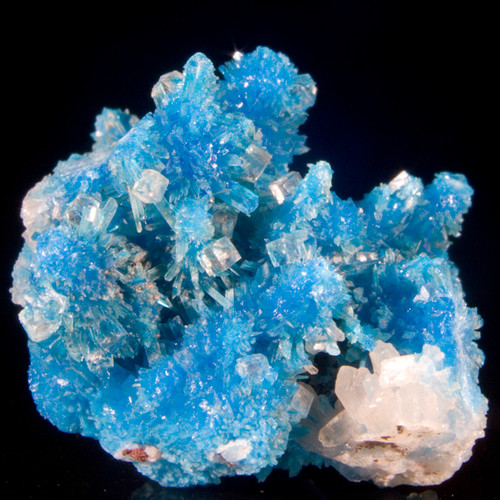 Complex Pentagonite Cluster with Cubic Calcite | Studio Mineralia