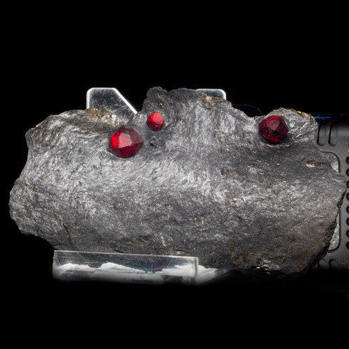 Almandine-Pyrope Garnets in Graphite. Red Embers Mine. Mass. USA ...