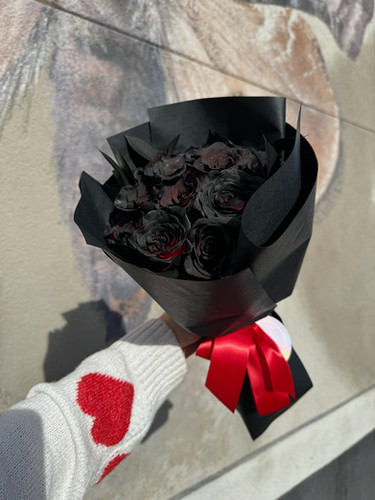 Dozen Black Roses | Over The Moon