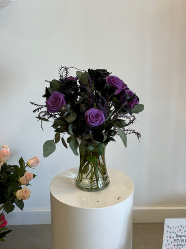 Black and purple roses | Over The Moon