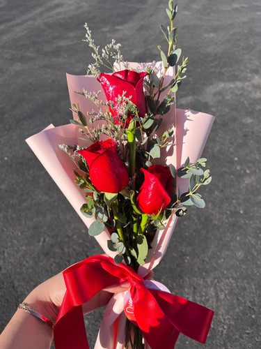 3 roses wrapped | Over The Moon