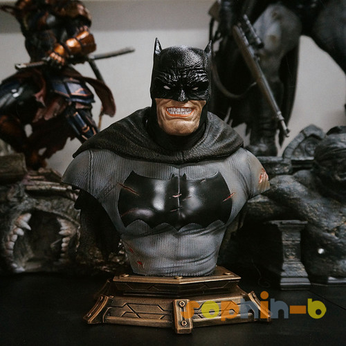 The Dark Knight Batman Bust Collectible Statue Figure | ECS-Direct.com