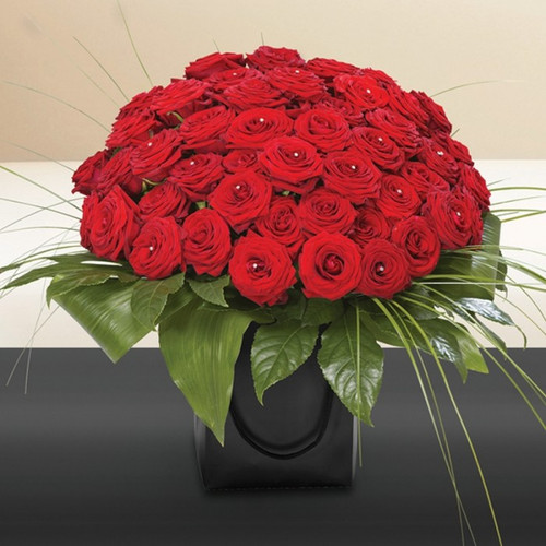 100 CLUB - 100 STUNNING RED ROSES | Passion for Flowers