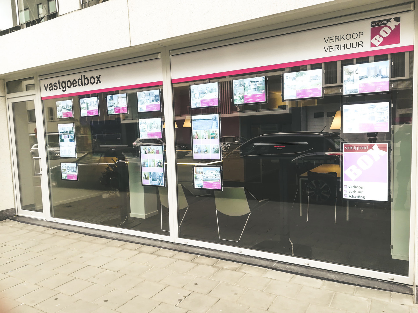 Led-verlichte displays - VitrineMedia | Signz | België