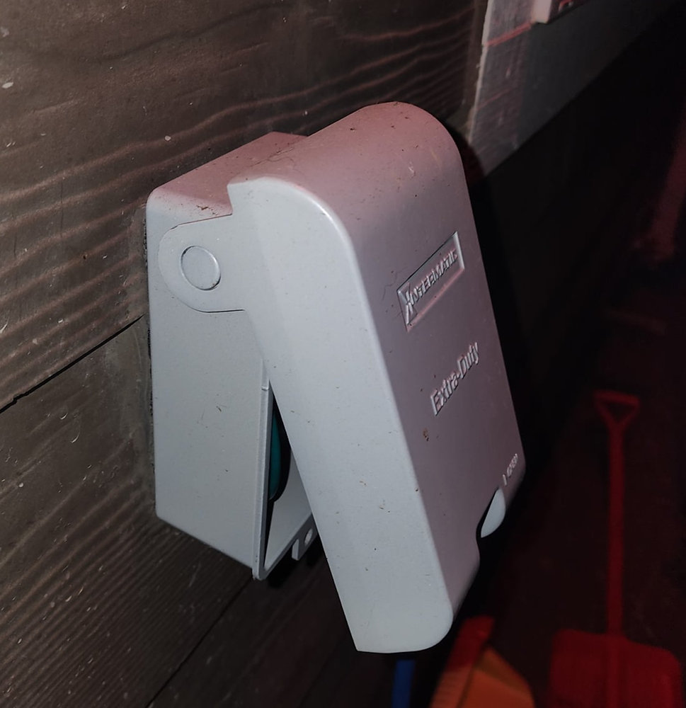 Snow & Ice Damage to Outdoor Electrical Fixtures – What Homeowners ...