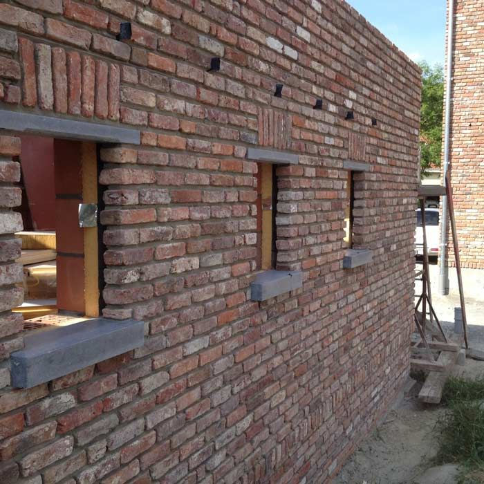 Tavernier & Co uit Wichelen, metselwerk binnen en buiten