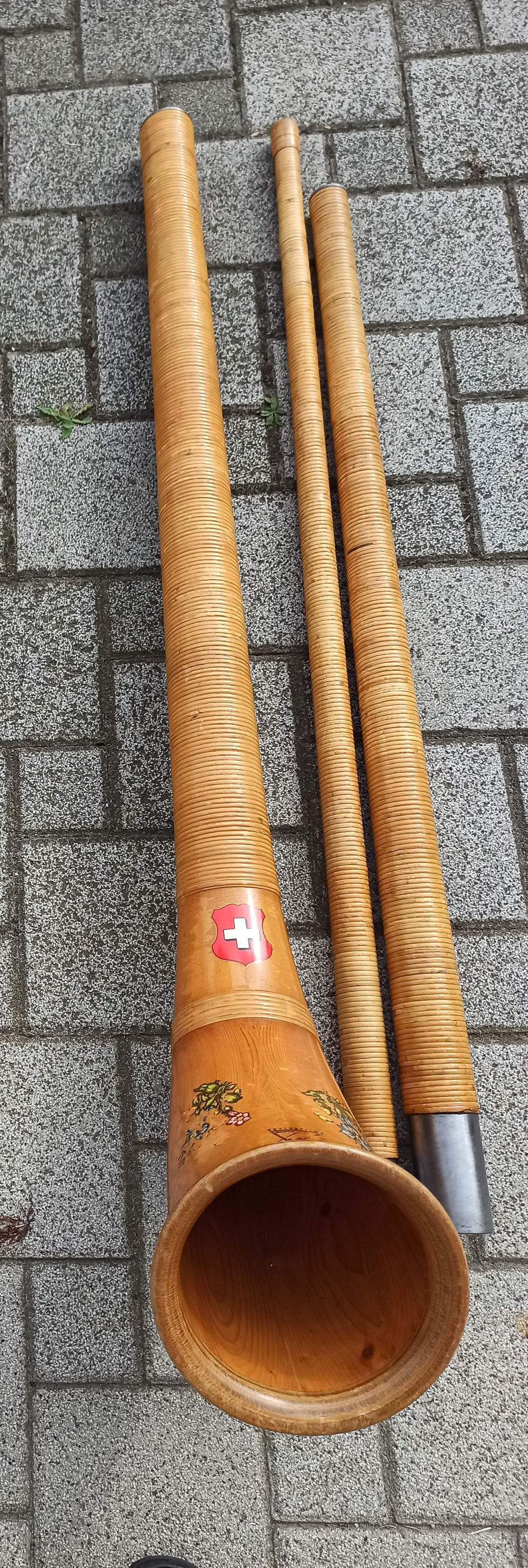 Alphorns | AlpenSong