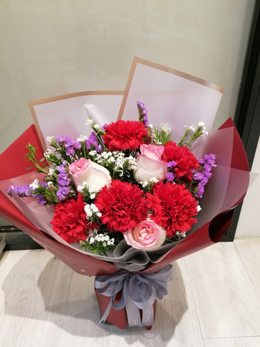 MBC-037 康乃馨玫瑰毋忘我花束 | nsflower