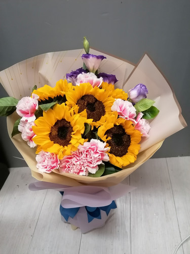 BS-014 5支向日葵康乃馨花束 | nsflower