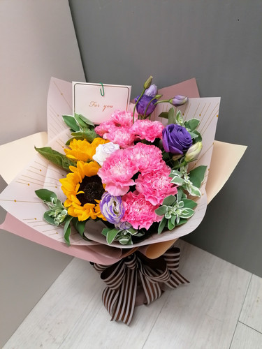 BS-011 向日葵康乃馨花束 | nsflower