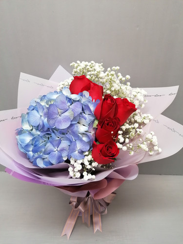 BH-018 6支紅玫藍綉球花束 | nsflower