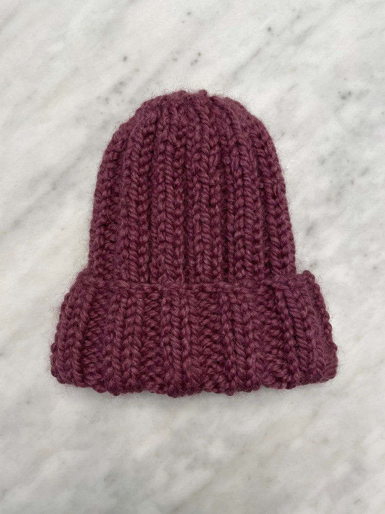 The Izzy Beanie || A Free Bulky Knit Hat Pattern || Perfect for Beginners