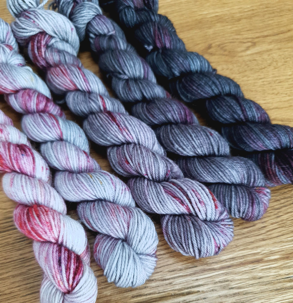 Fade - Eine einfache Anleitung zum Faden von Strickstücken.